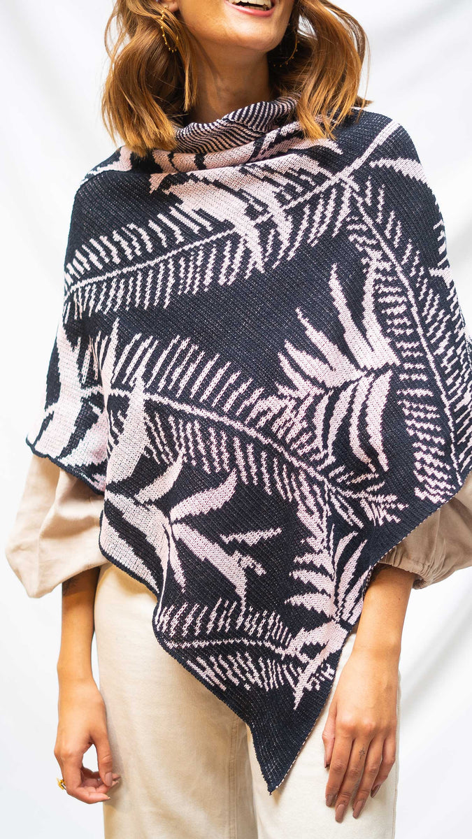 Poncho Palmas - azul oscuro y rosado – Laura Áñez